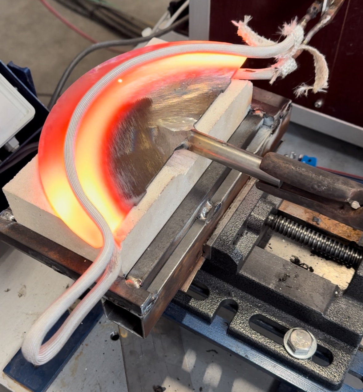 Inductief verwarmen versus kolenvuur – Sneeboer & Zn.