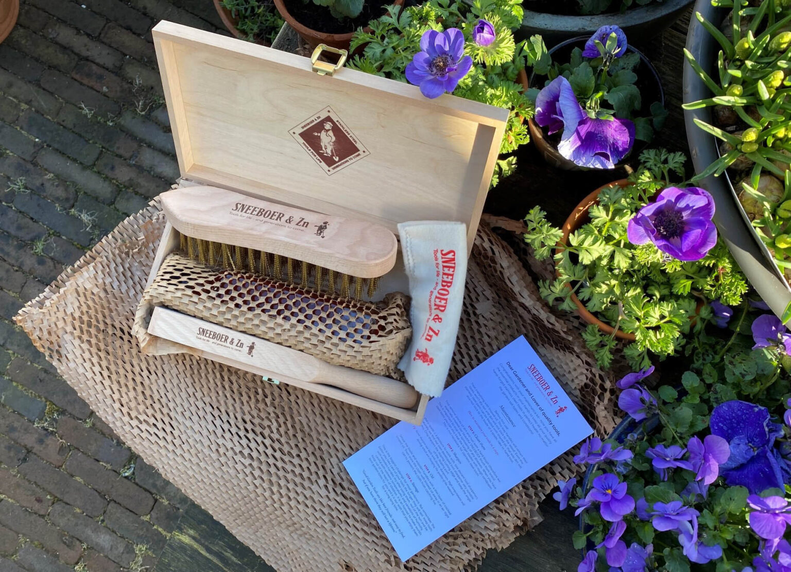 Sneeboer & Zn. [EN] | Hand-forged garden tools for life