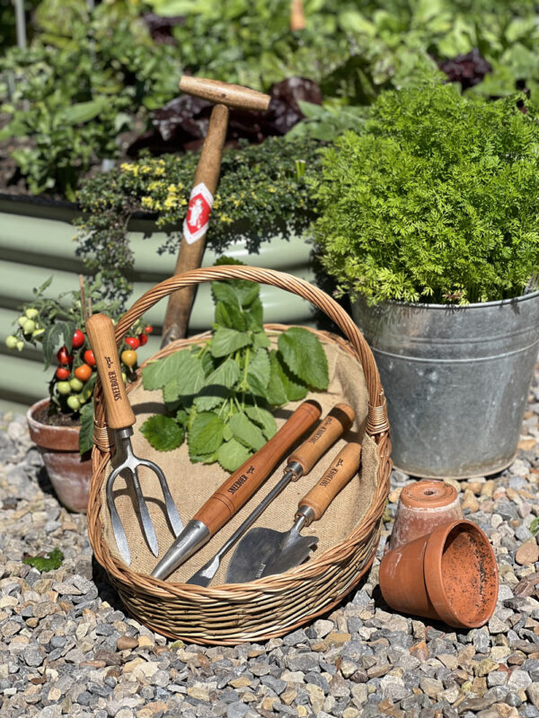 Sneeboer & Zn. [EN] | Hand-forged garden tools for life